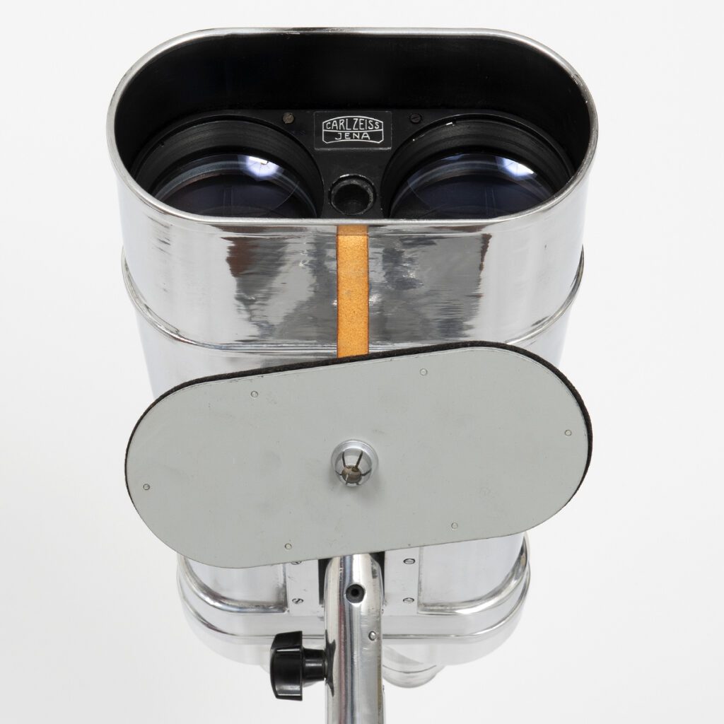 Zeiss WW2 era German Binoculars 20-40 x 80 | Vintage And Prestige