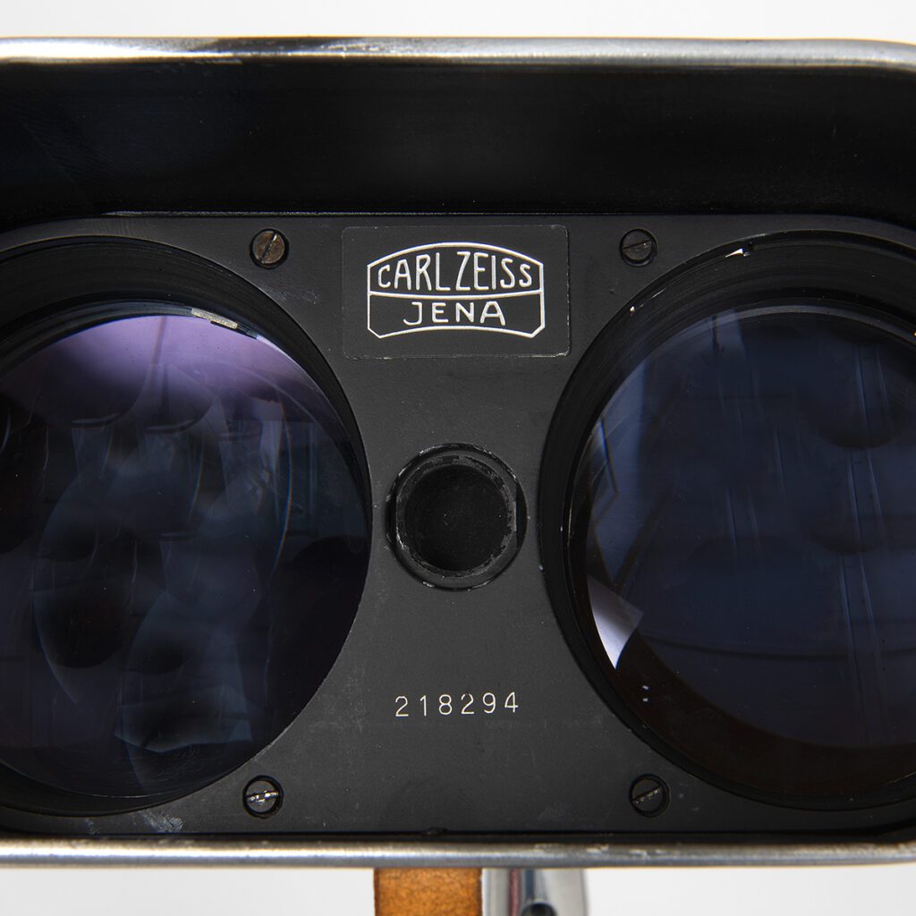 Zeiss WW2 era German Binoculars 20-40 x 80 | Vintage And Prestige