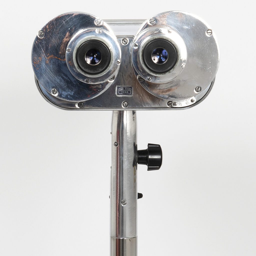 Zeiss WW2 era German Binoculars 20-40 x 80 | Vintage And Prestige